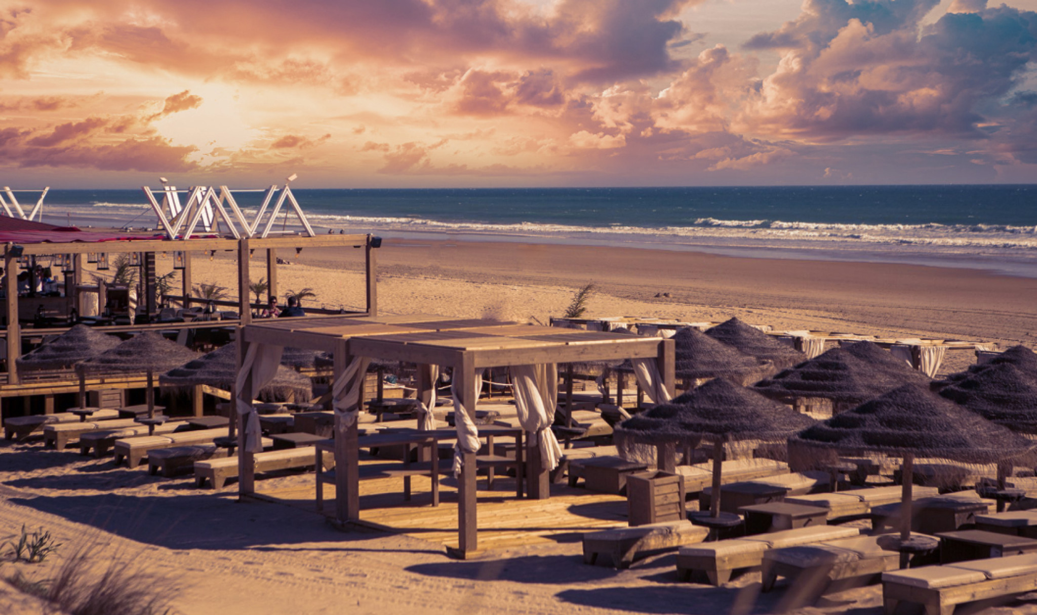 VAVÁ playa la Barrosa Beach Club
